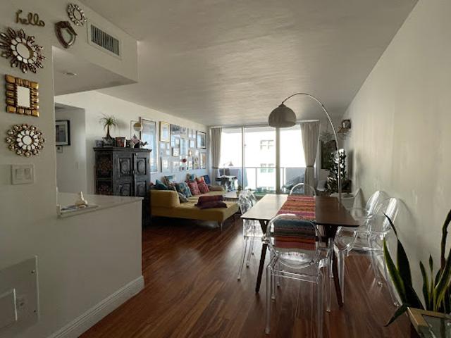 Apartment with pool