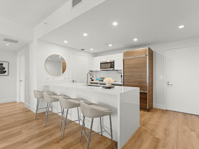 Apartment with pool