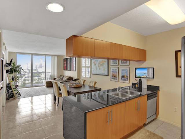 Apartment with pool
