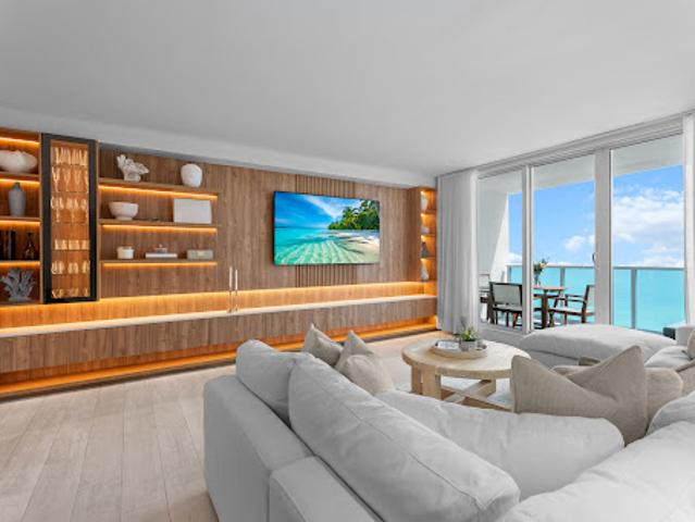 Apartment with pool