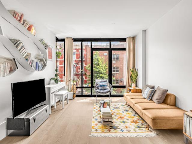 Apartment with pool