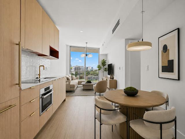 Apartment with pool