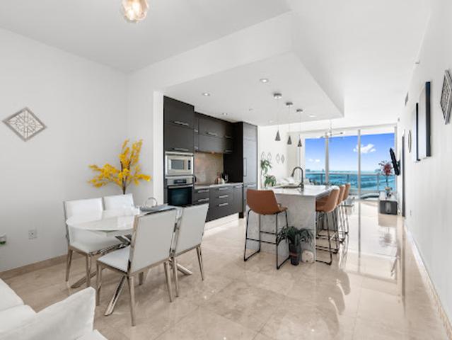 Apartment with pool