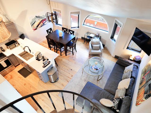 Apartment with pool