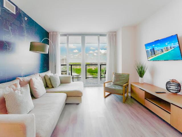 Apartment with pool
