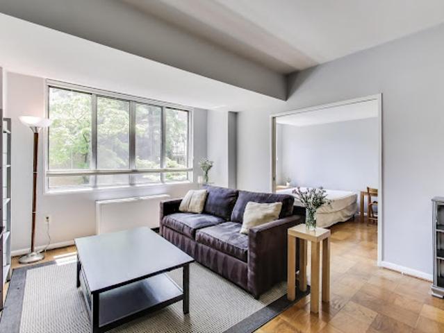 Apartment with pool