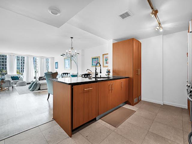 Apartment with pool