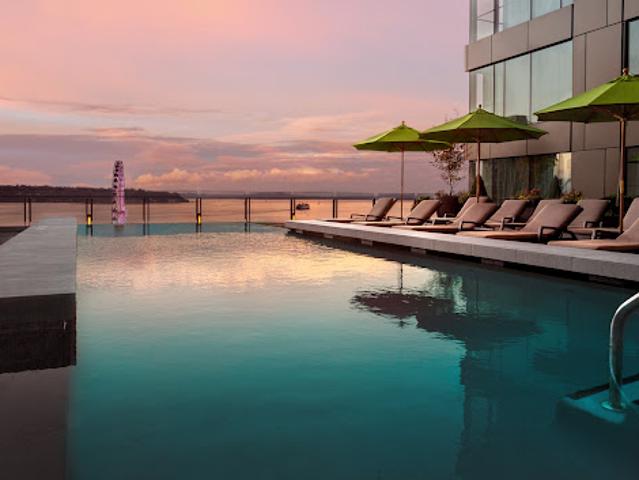 Apartment with pool