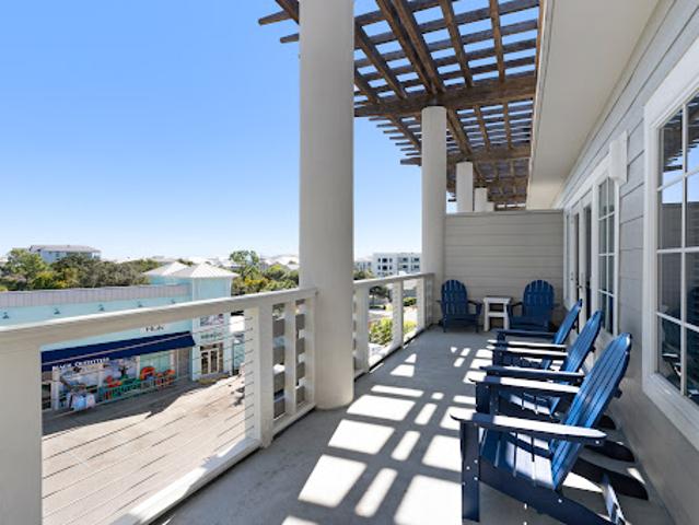 Apartment with pool
