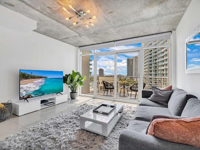 Apartment with pool