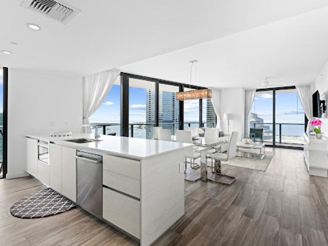 Apartment with pool