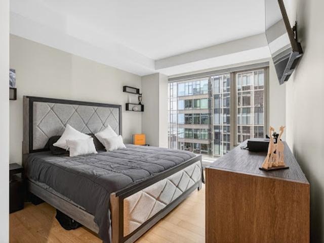 Apartment with pool