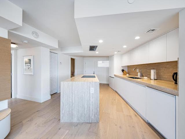 Apartment with pool