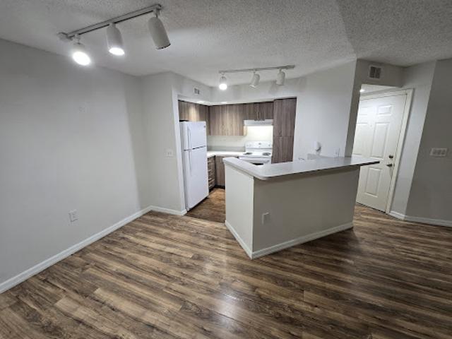 Apartment with pool