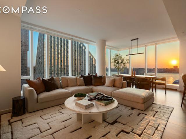 Apartment with pool