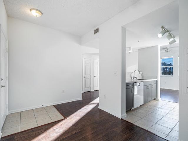 Apartment with pool