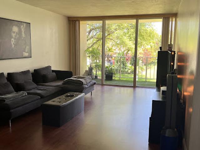 Apartment with pool