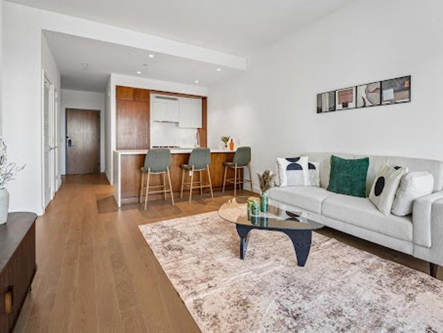 Apartment with pool
