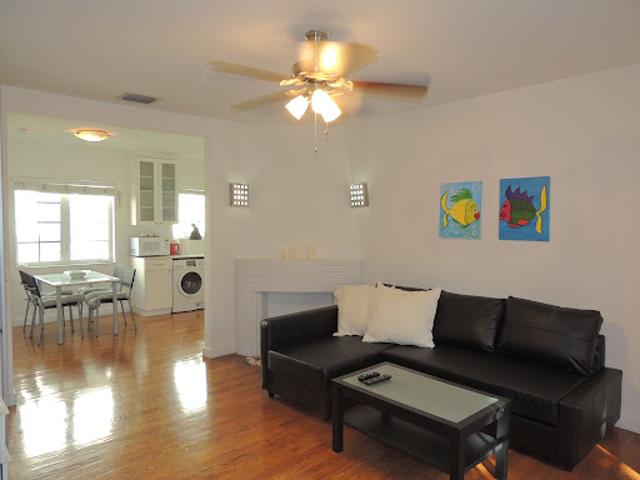 Apartment with pool