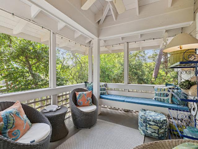 Apartment with pool