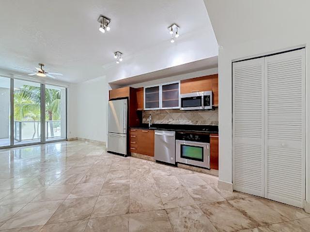 Apartment with pool