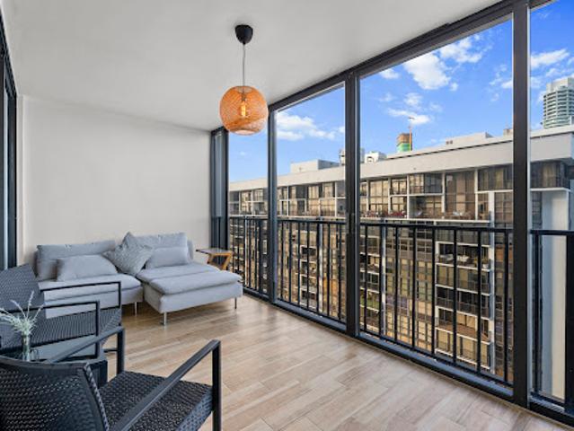 Apartment with pool