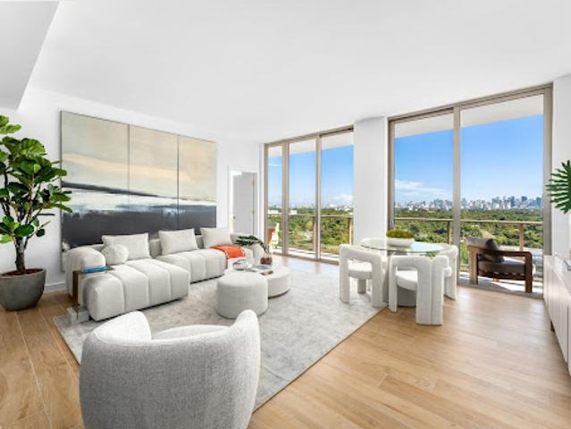 Apartment with pool