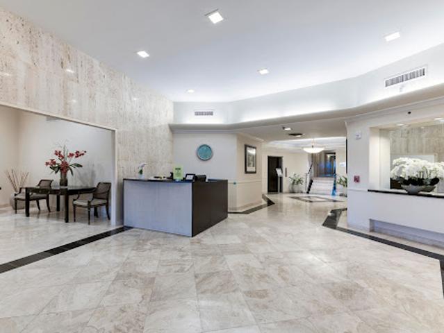 Apartment with pool