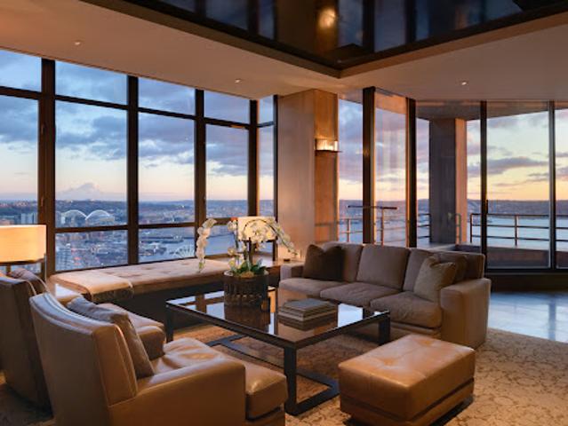 Apartment with pool