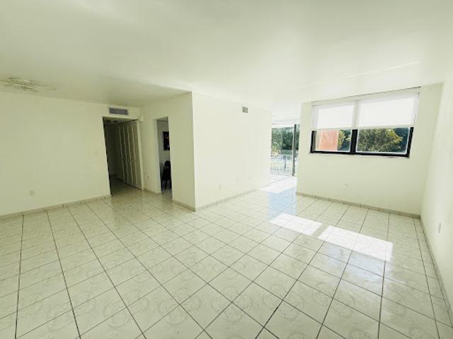 Apartment with pool