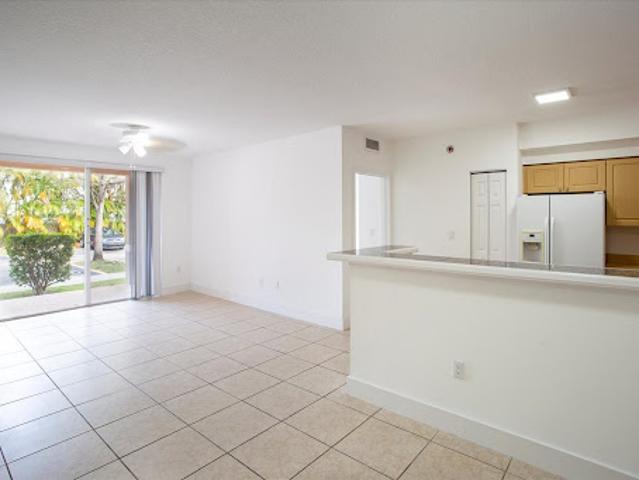 Apartment with pool