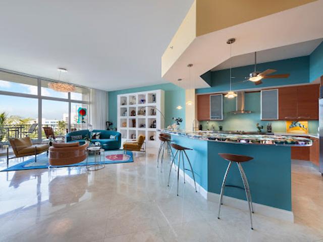 Apartment with pool