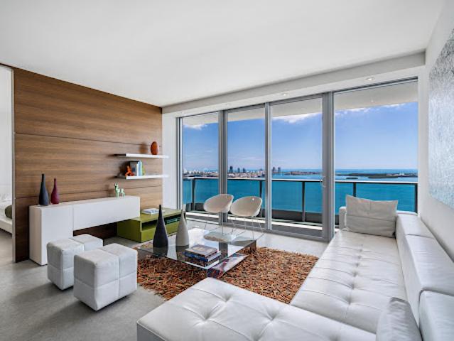 Apartment with pool