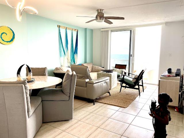 Apartment with pool