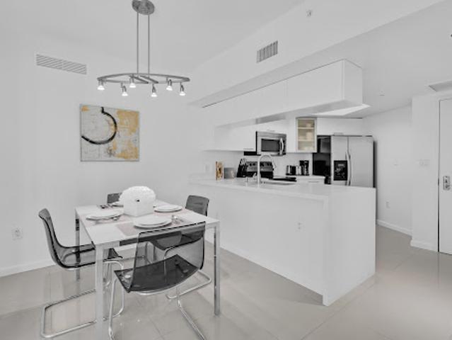 Apartment with pool