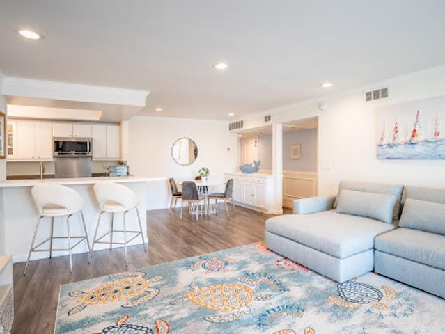 Apartment with pool