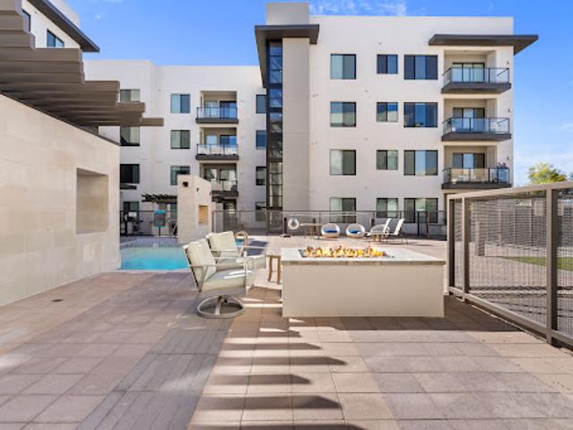 Apartment with pool
