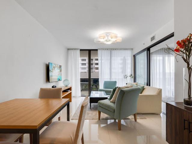 Apartment with pool