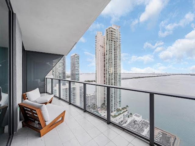Apartment with pool