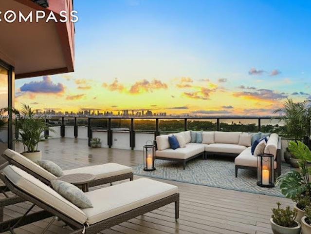 Apartment with pool