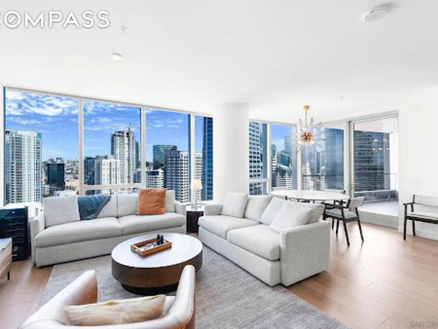 Apartment with pool