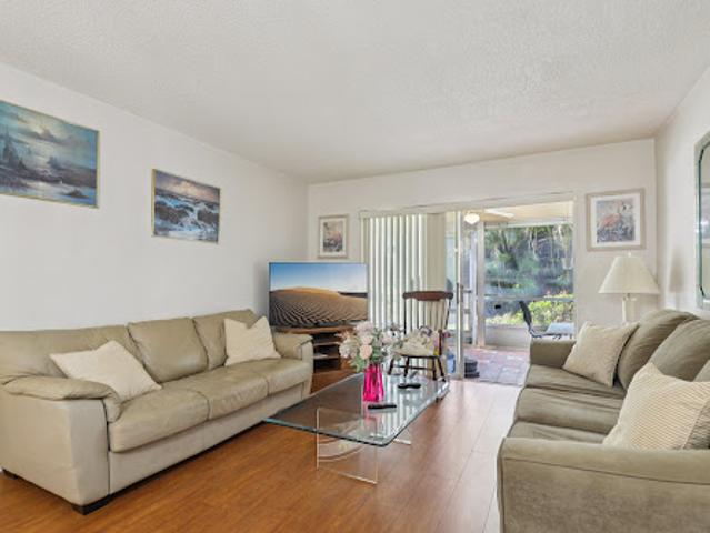 Apartment with pool