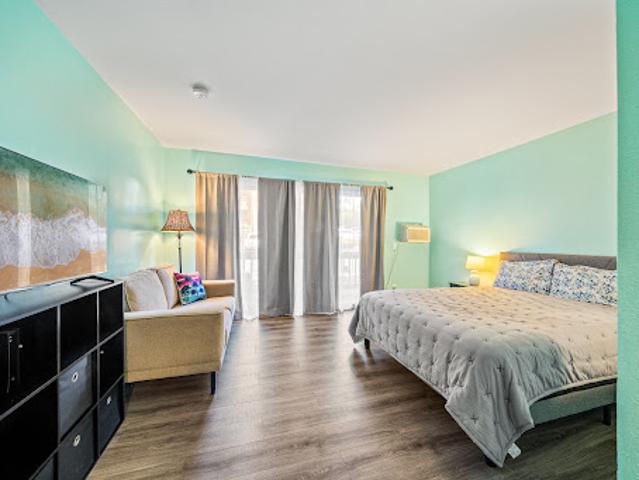 Apartment with pool