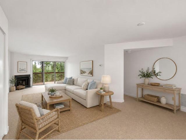 Apartment with pool