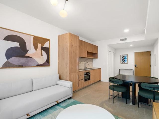 Apartment with pool