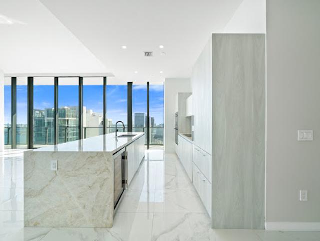 Apartment with pool