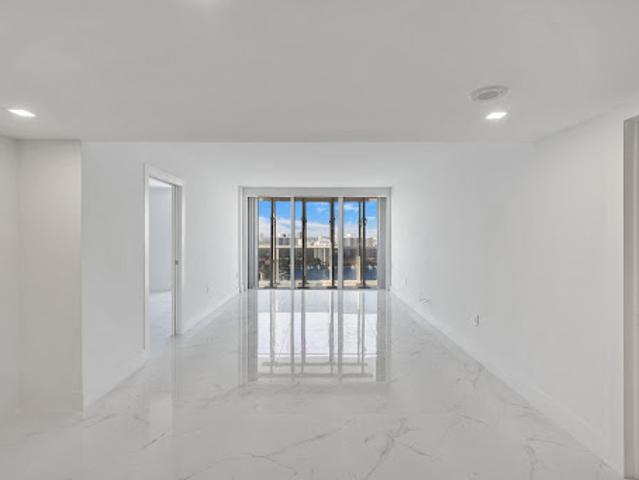 Apartment with pool