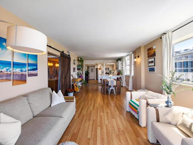 Apartment with pool