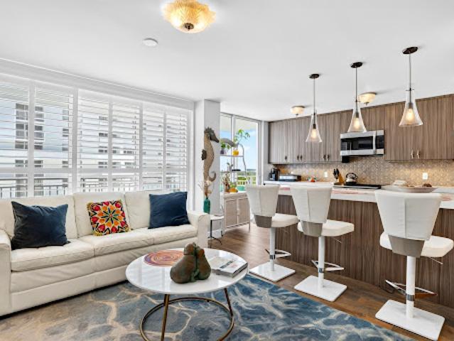 Apartment with pool