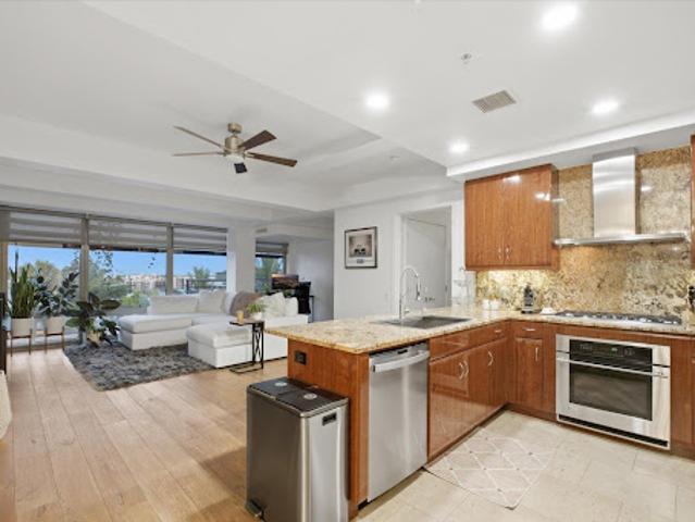 Apartment with pool